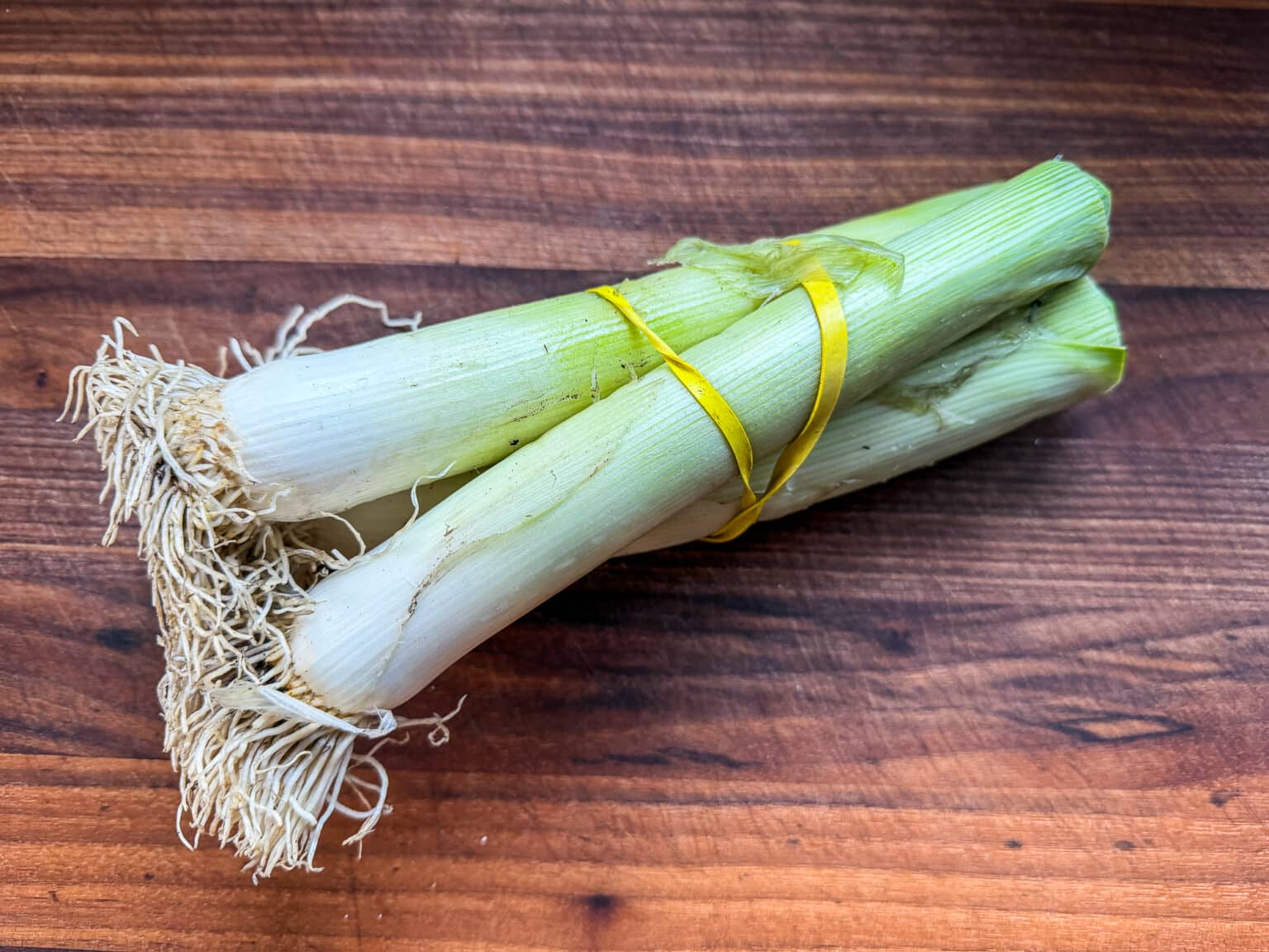 Leeks Vinaigrette with Pecans, Raisins, and Parmesan - Amateur Gourmet